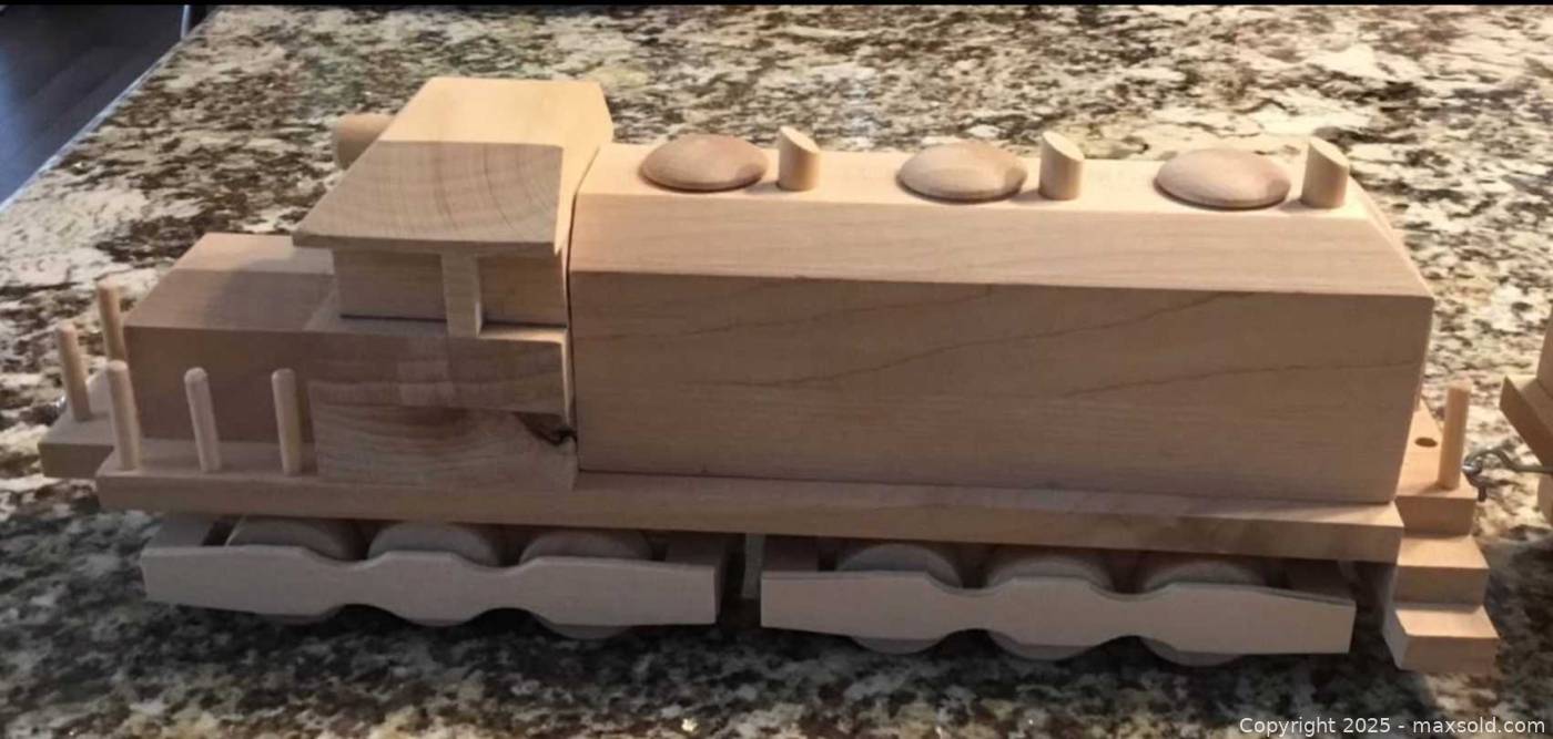 Unpainted wooden toy train, 4 pieces | Maxsold