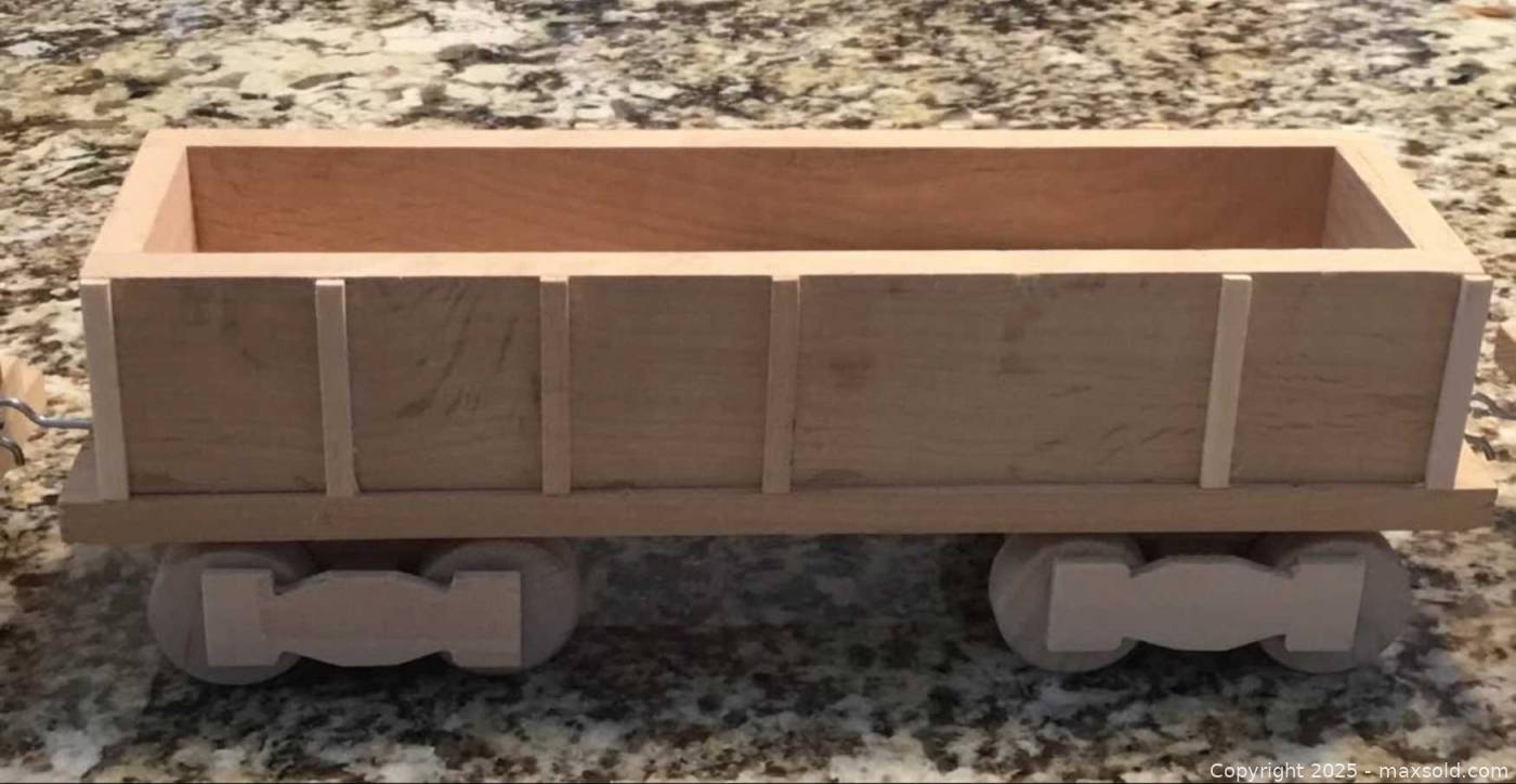 Unpainted wooden toy train, 4 pieces | Maxsold