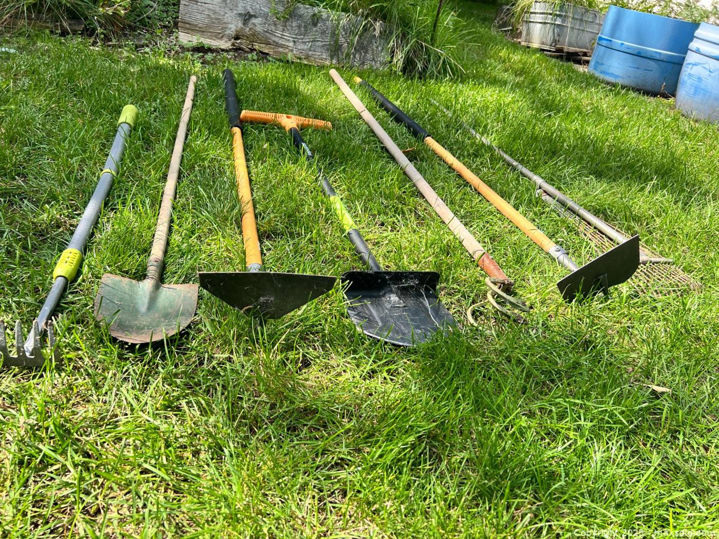 Seven Long-Handled Garden Tools | Maxsold