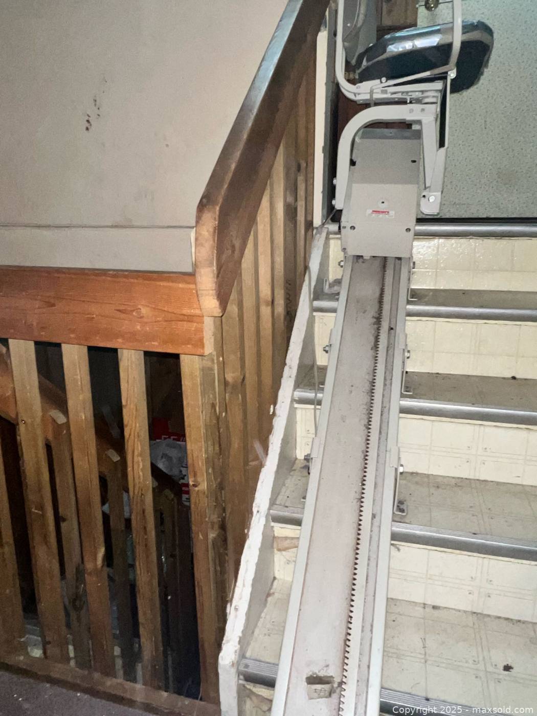 Bruno SRE-2700 motorized stair lift | Maxsold