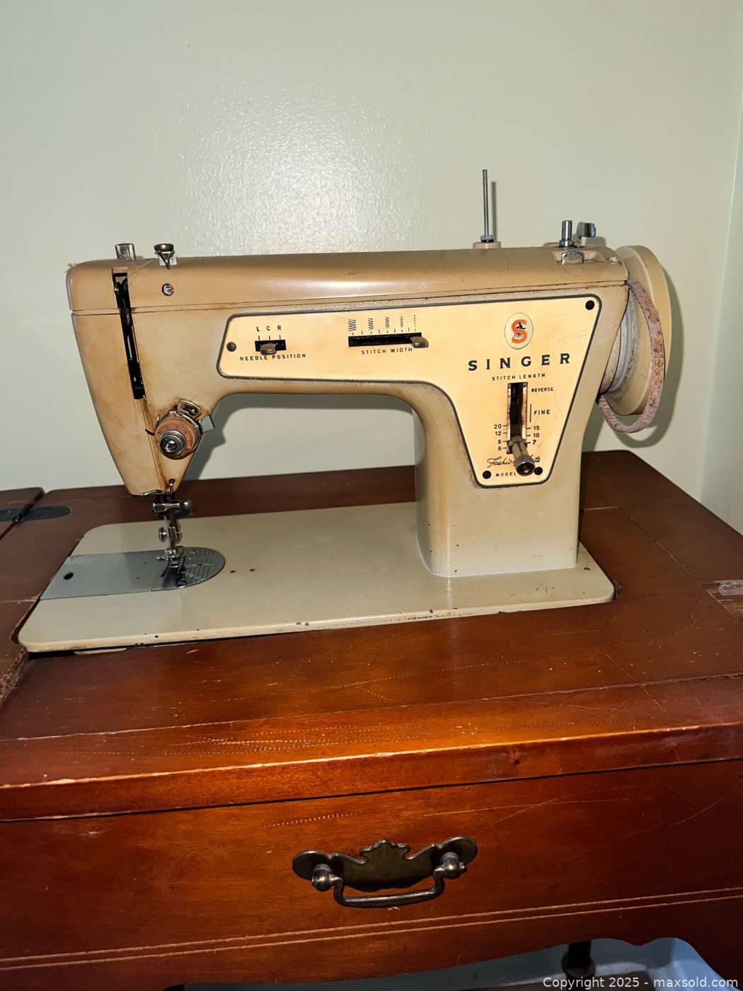 Singer Model 237 Fashion Mate Sewing Machine With Cabinet And Stool ...