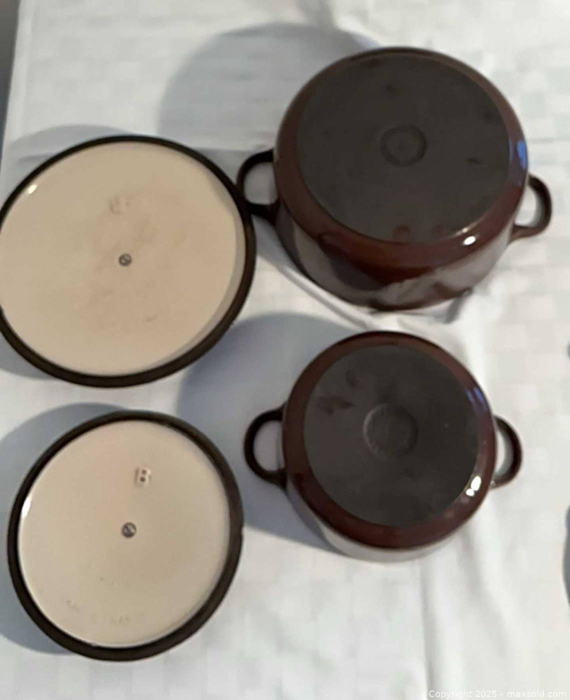 Le Creuset brown enameled cast-iron cookware set | Maxsold