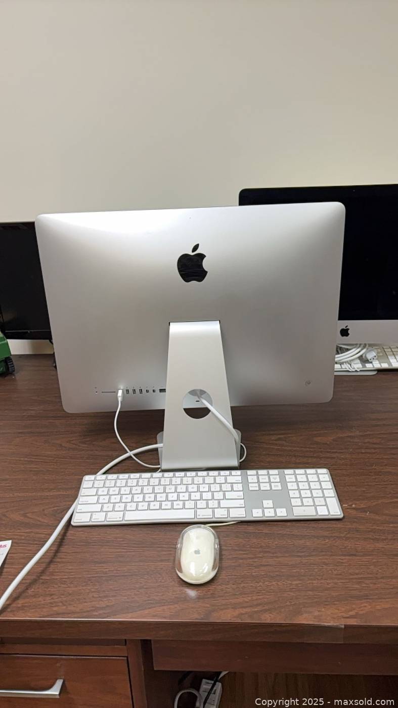 Apple iMac 21.5-inch 2.7GHz i5 8GB | Maxsold