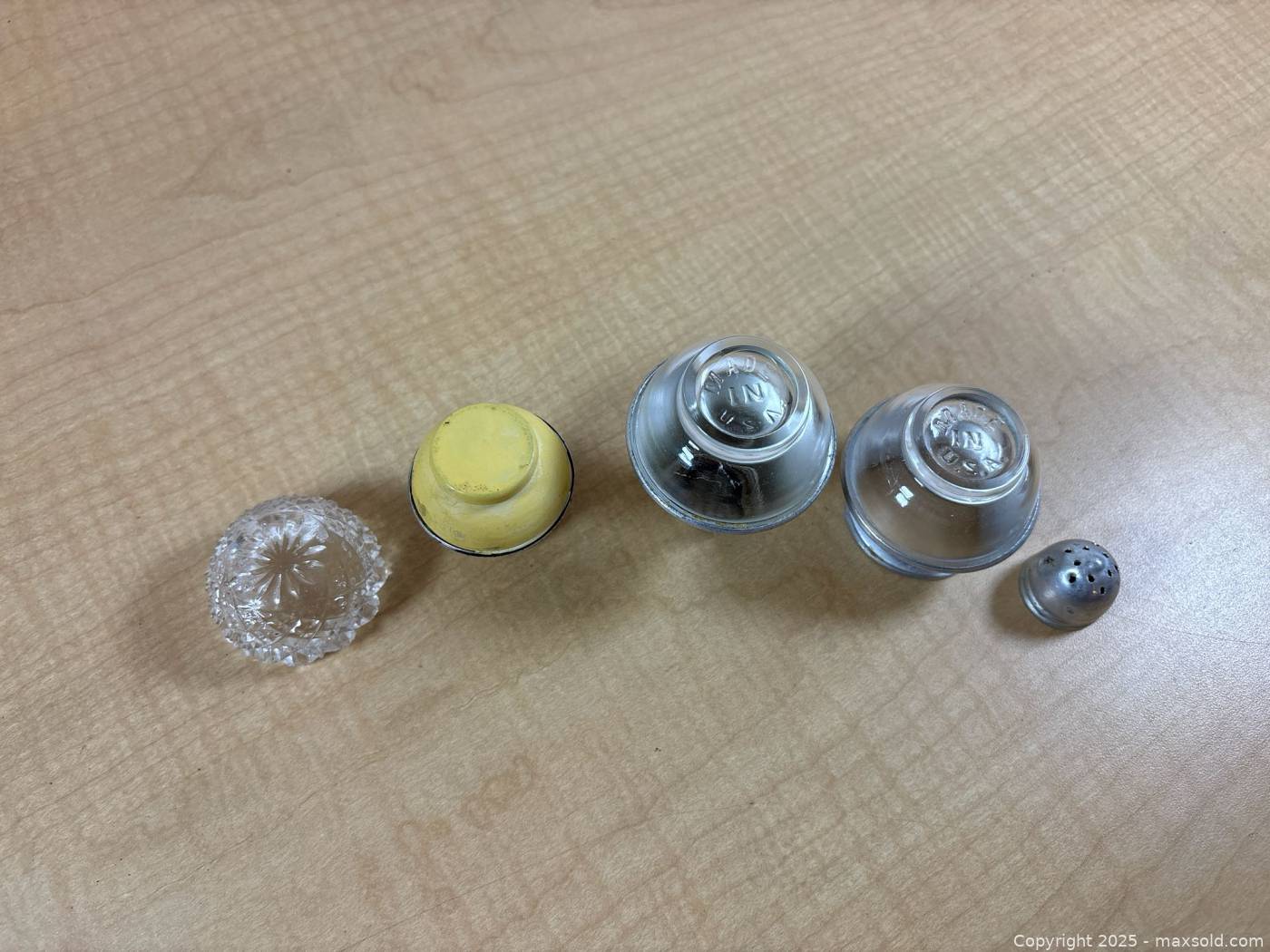 Assorted vintage shaker parts and jars, 5 pieces | Maxsold