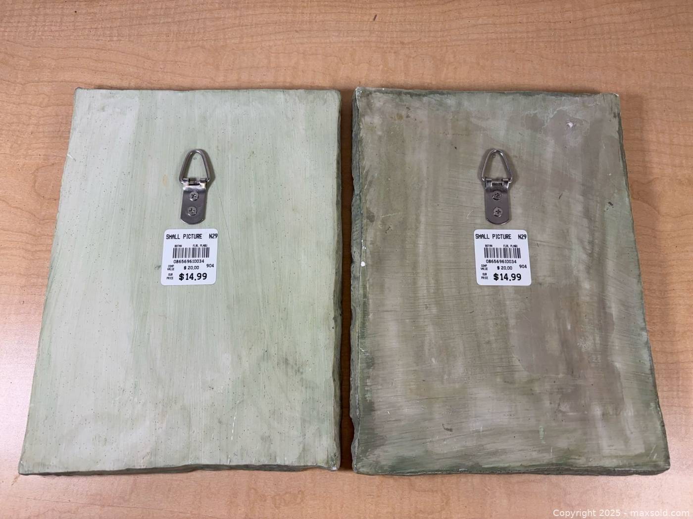 Pair of floral wall plaques 8"x11" | Maxsold