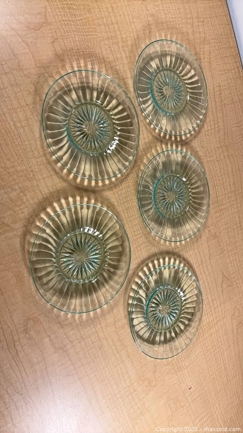 Set of 5 pressed glass dessert plates 5 in | Maxsold