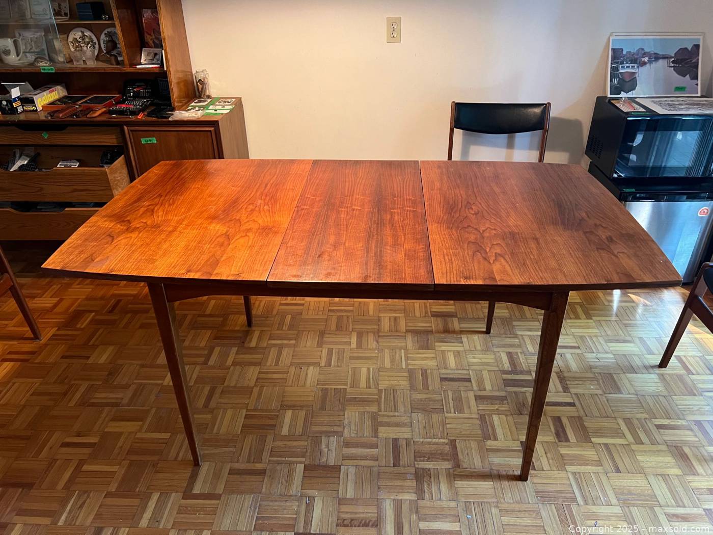 Mid-century modern wood dining table | Maxsold