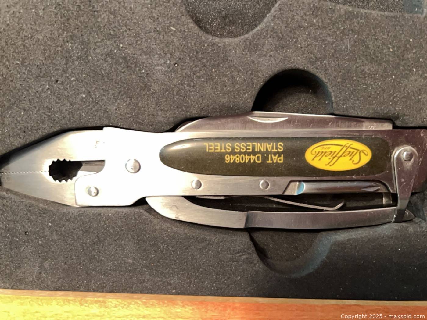 Sheffield stainless steel multi-tools and pocket knives | Maxsold