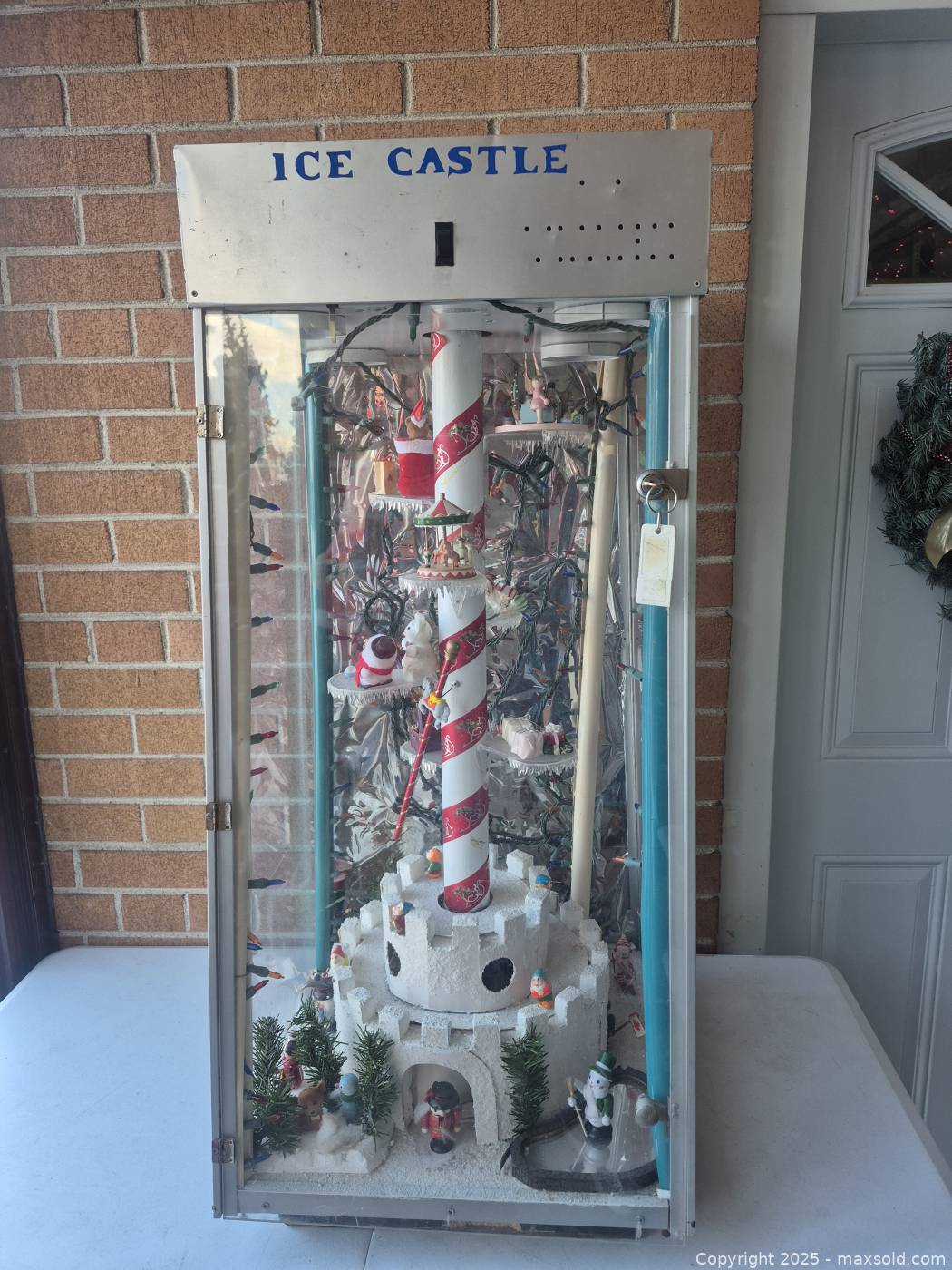 Ice Castle rotating Christmas display | Maxsold