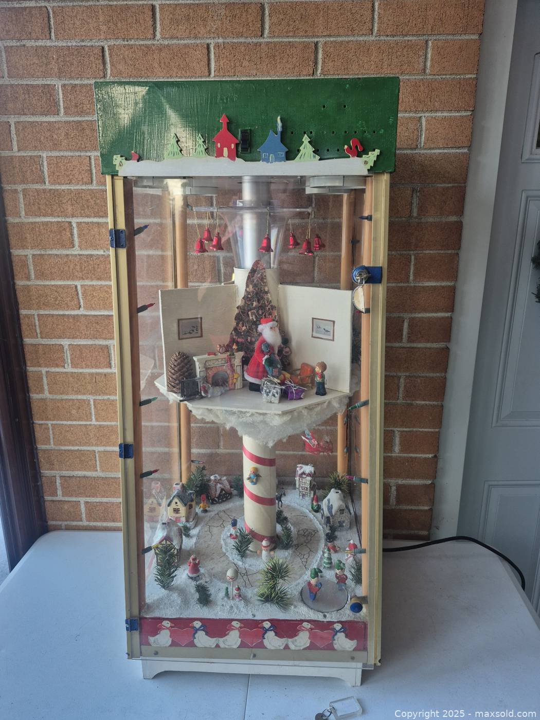 Rotating Santa's Workshop Christmas Display | Maxsold