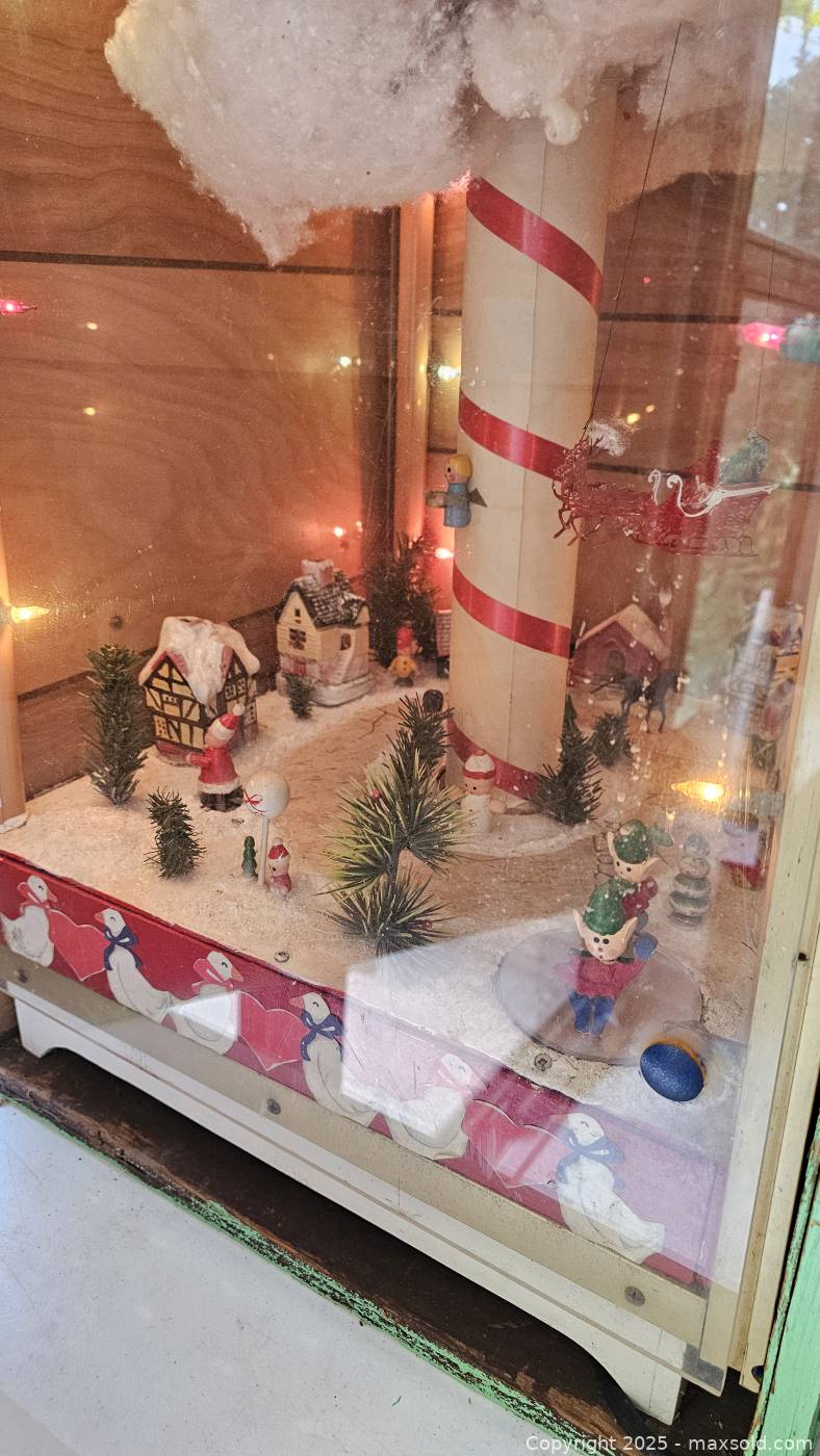 Rotating Santa S Workshop Christmas Display Maxsold