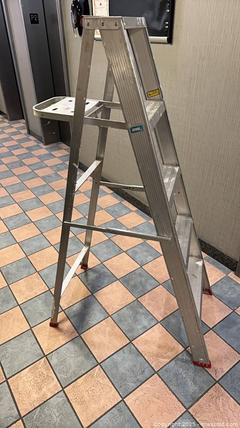 Aluminum Folding Step Ladder 5 Ft CSA | Maxsold