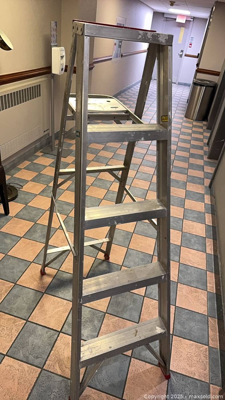 Aluminum Folding Step Ladder 5 Ft CSA | Maxsold