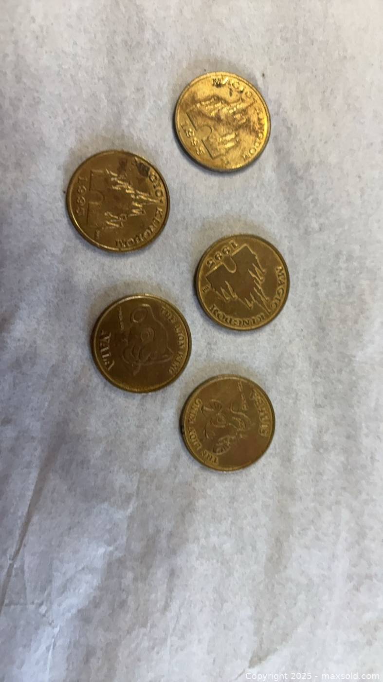 Five Disney Magic Kingdom souvenir coins, 1993-1995 | Maxsold