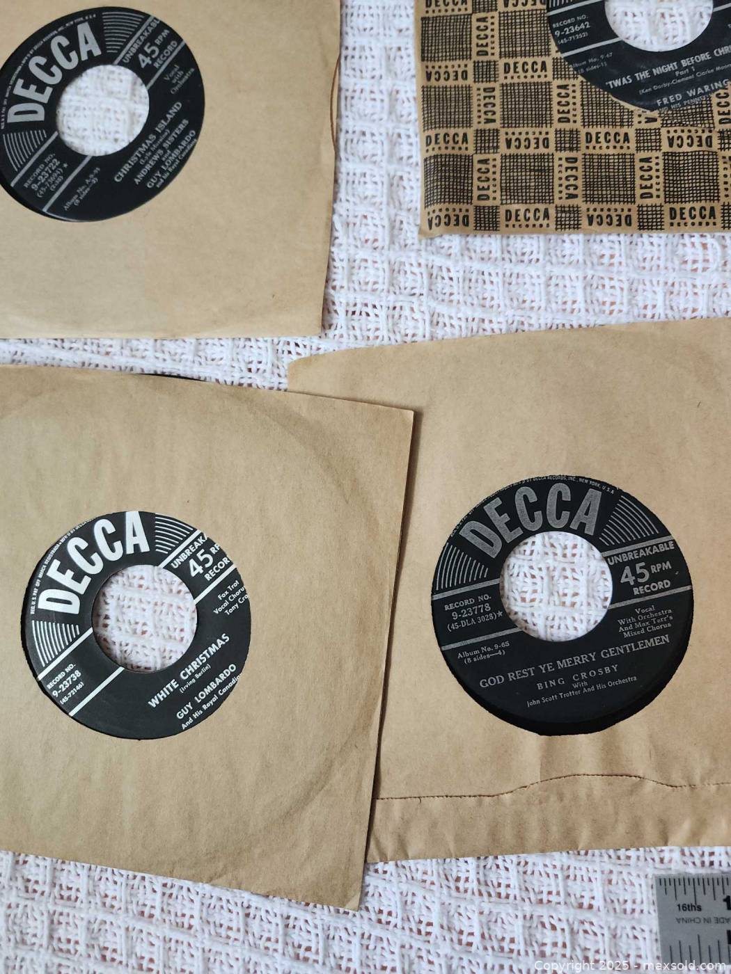 12 vintage Decca 7-inch 45 RPM Christmas records | Maxsold