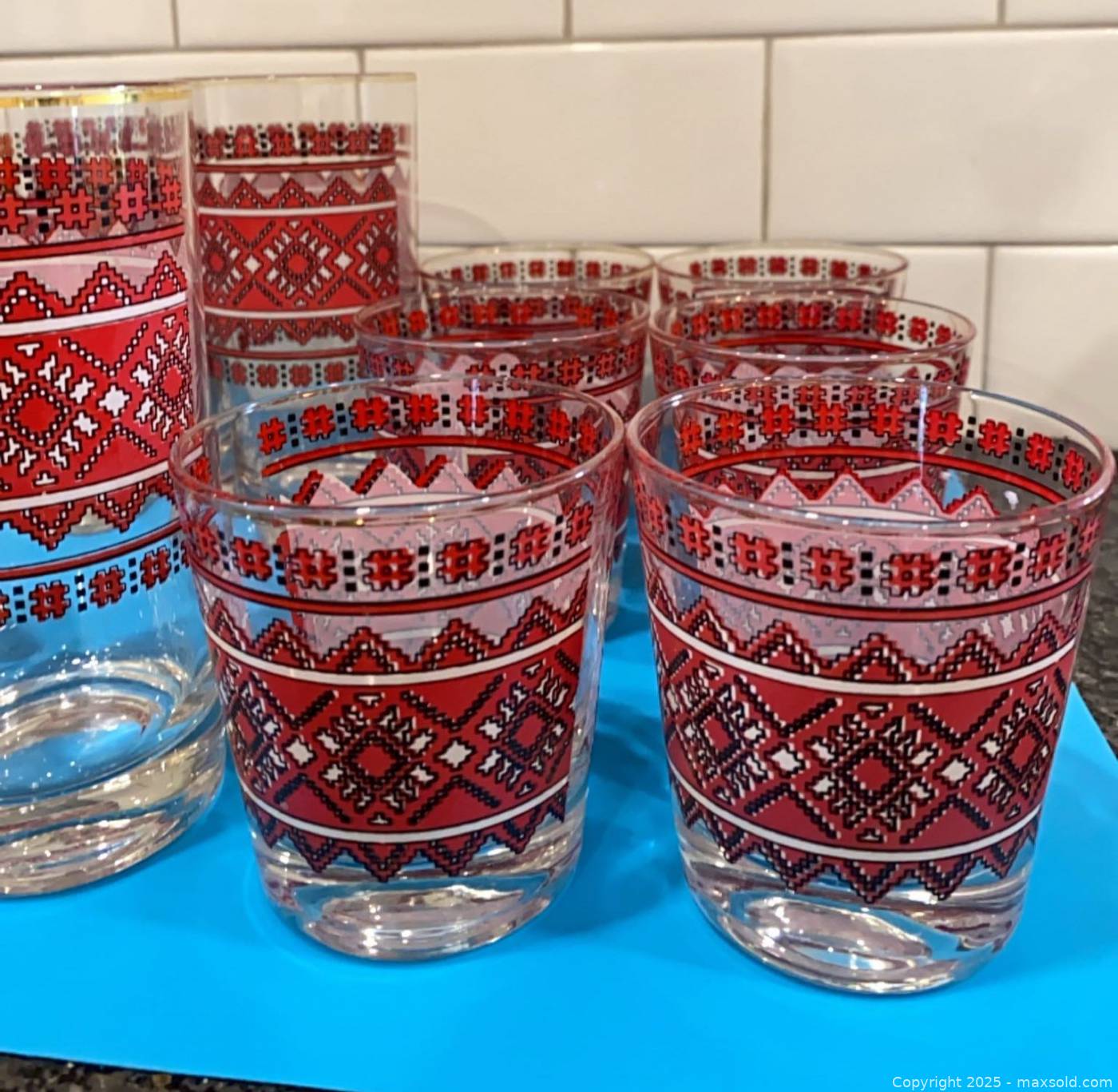 Set Of 8 Vintage Ukrainian Pattern Glasses | Maxsold
