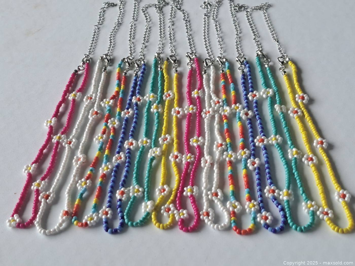 12 beaded daisy chain necklaces | Maxsold