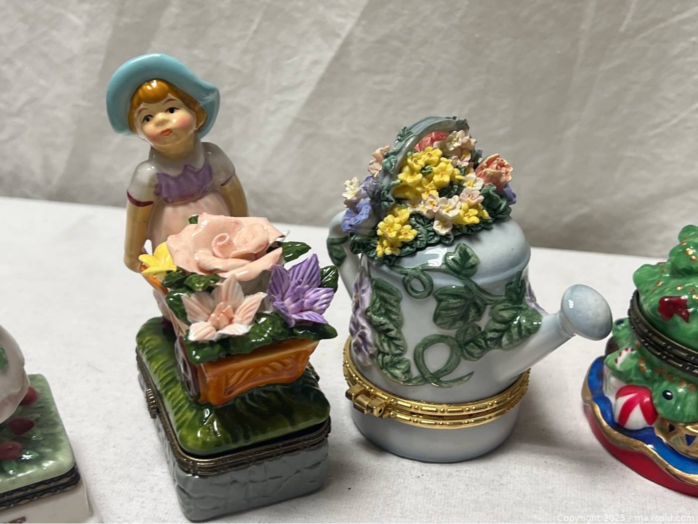 5 hand-painted porcelain hinged trinket boxes | Maxsold