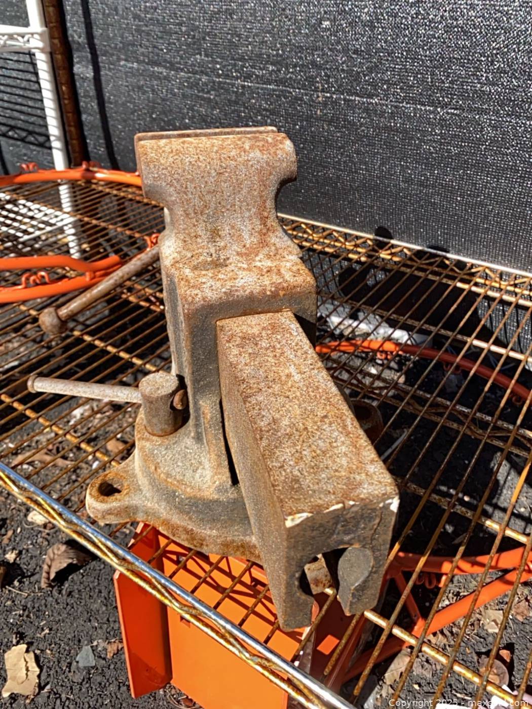 Reed Mfg 19" Cast Iron Bench Vise | Maxsold