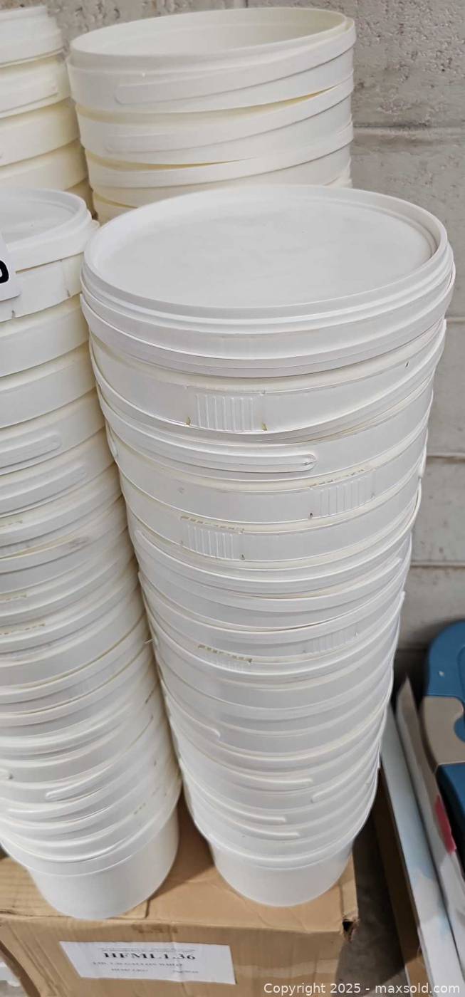 Approximately 75 white 1-gallon plastic containers with lids | Maxsold