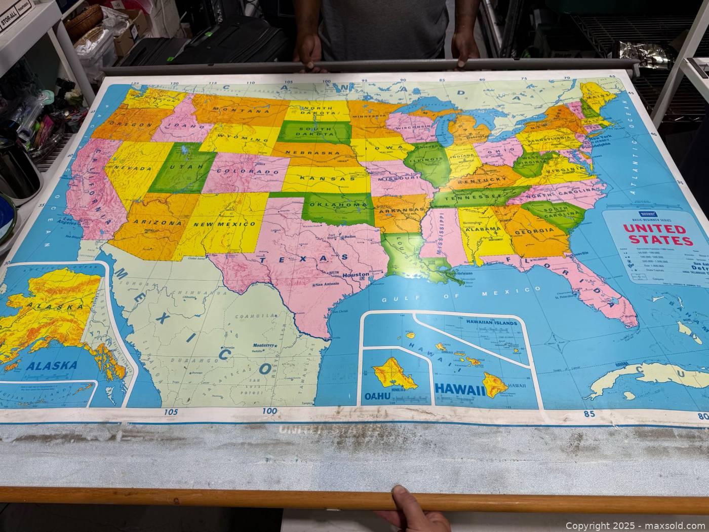 United States roll-up classroom map | Maxsold