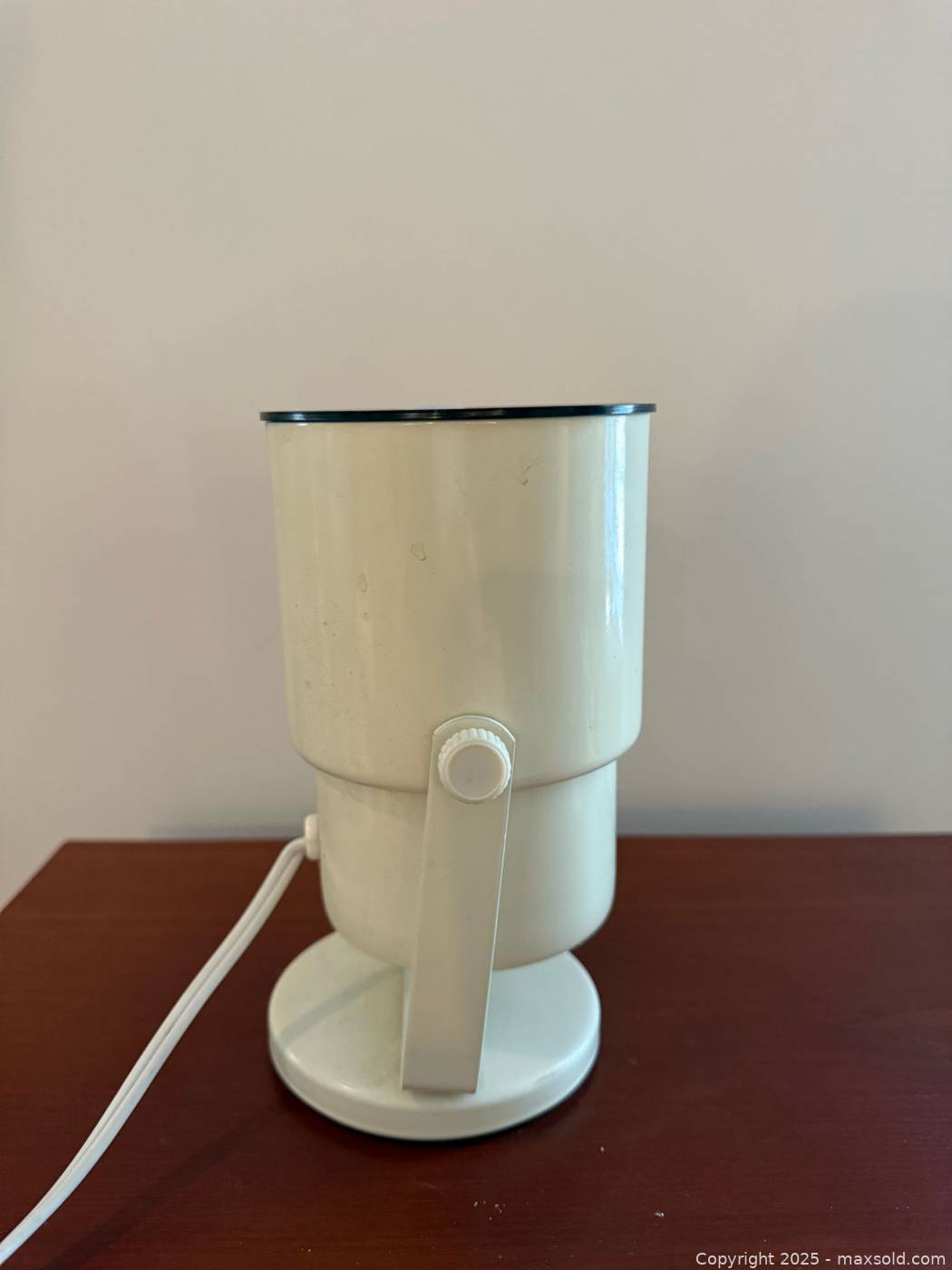 Mid-century adjustable spotlight table lamp | Maxsold