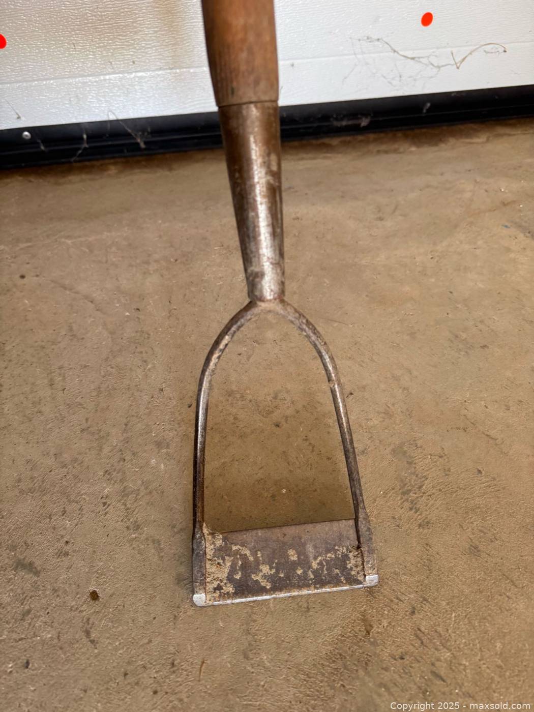 Dutch garden hoe | Maxsold