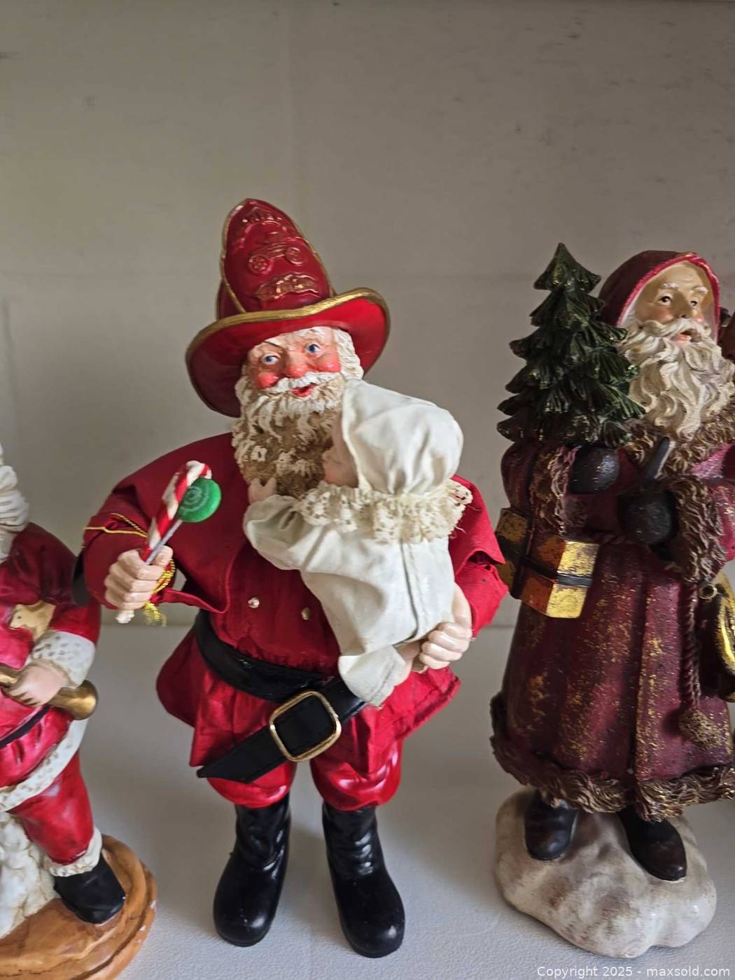 Santa Claus decor assortment approx 25 pieces | Maxsold