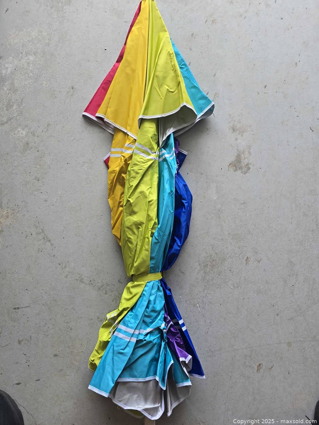 Beach and outdoor gear bundle 14 items | Maxsold