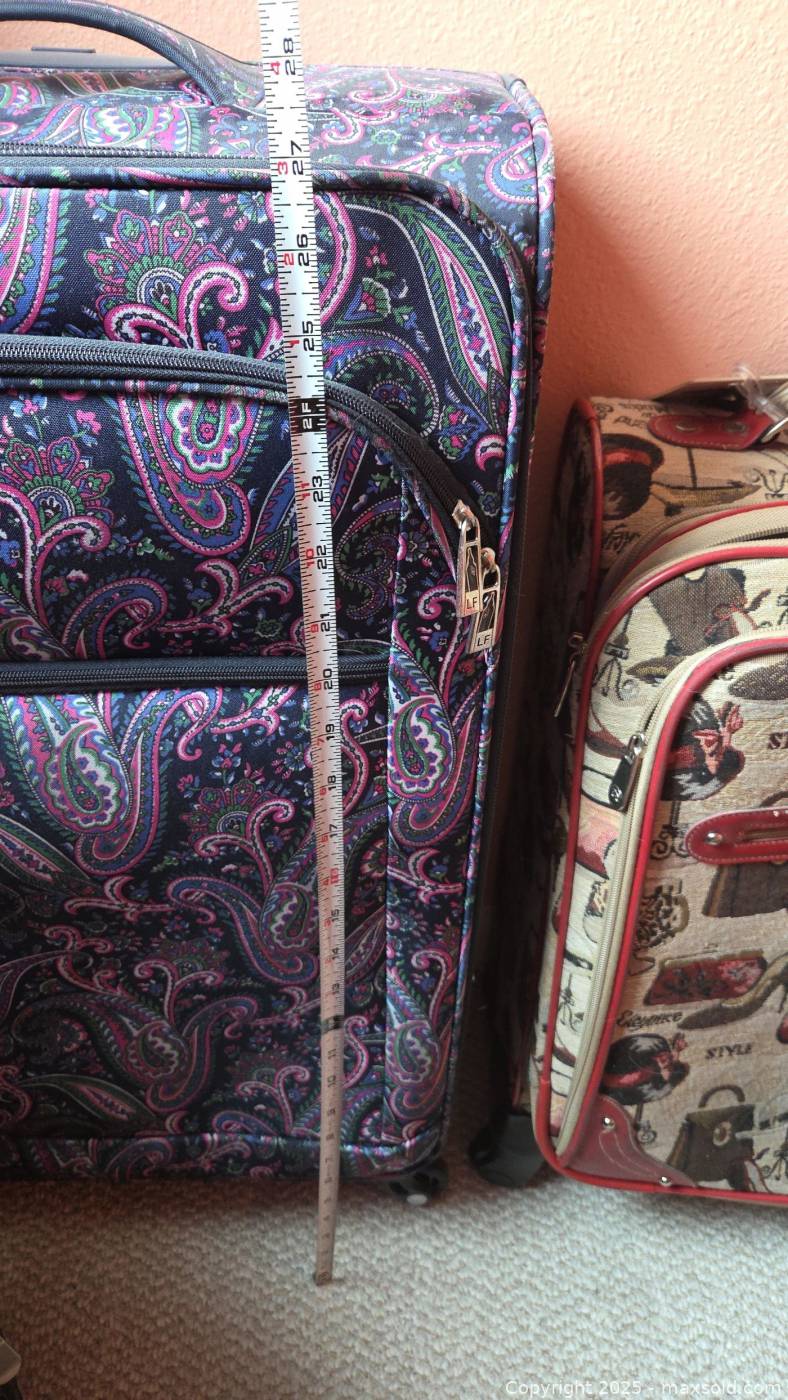 3 rolling suitcases with 13 assorted handbags | Maxsold