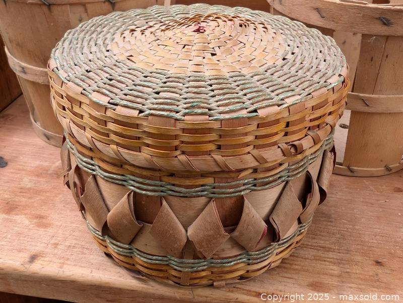 Covered woven basket with lid and two wooden fruit baskets | Maxsold