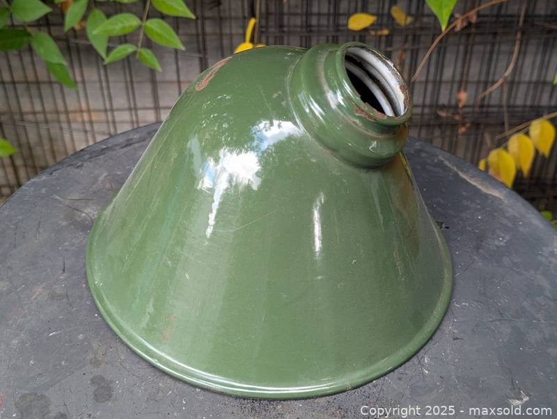 Vintage green enamel metal barn lamp shade | Maxsold