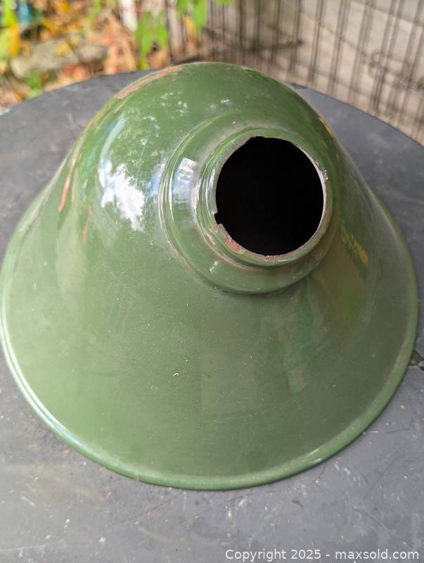 Vintage green enamel metal barn lamp shade | Maxsold