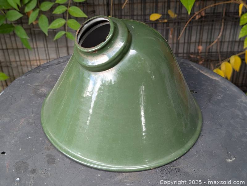 Vintage green enamel metal barn lamp shade | Maxsold