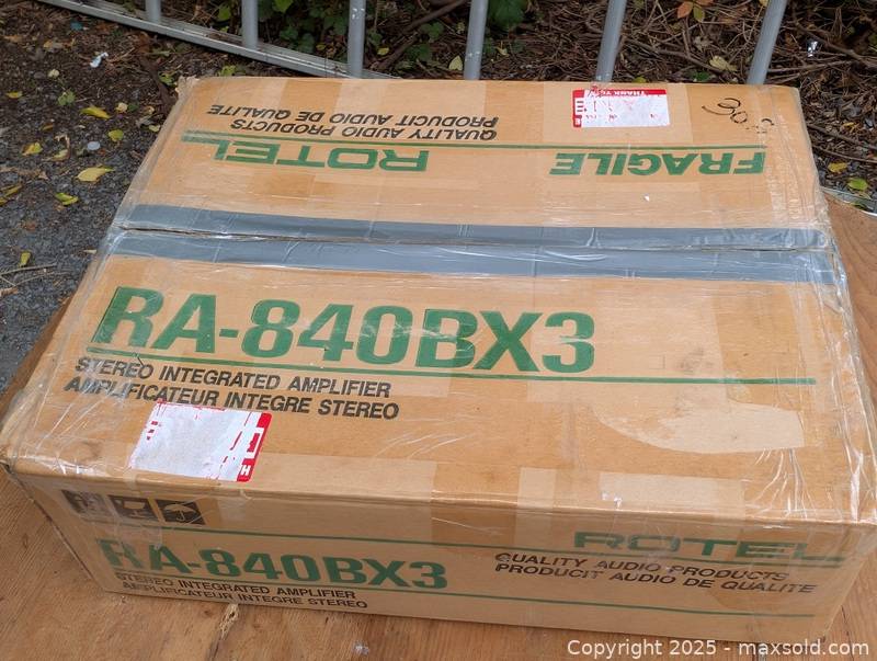 Rotel RA-840BX3 integrated stereo amplifier | Maxsold