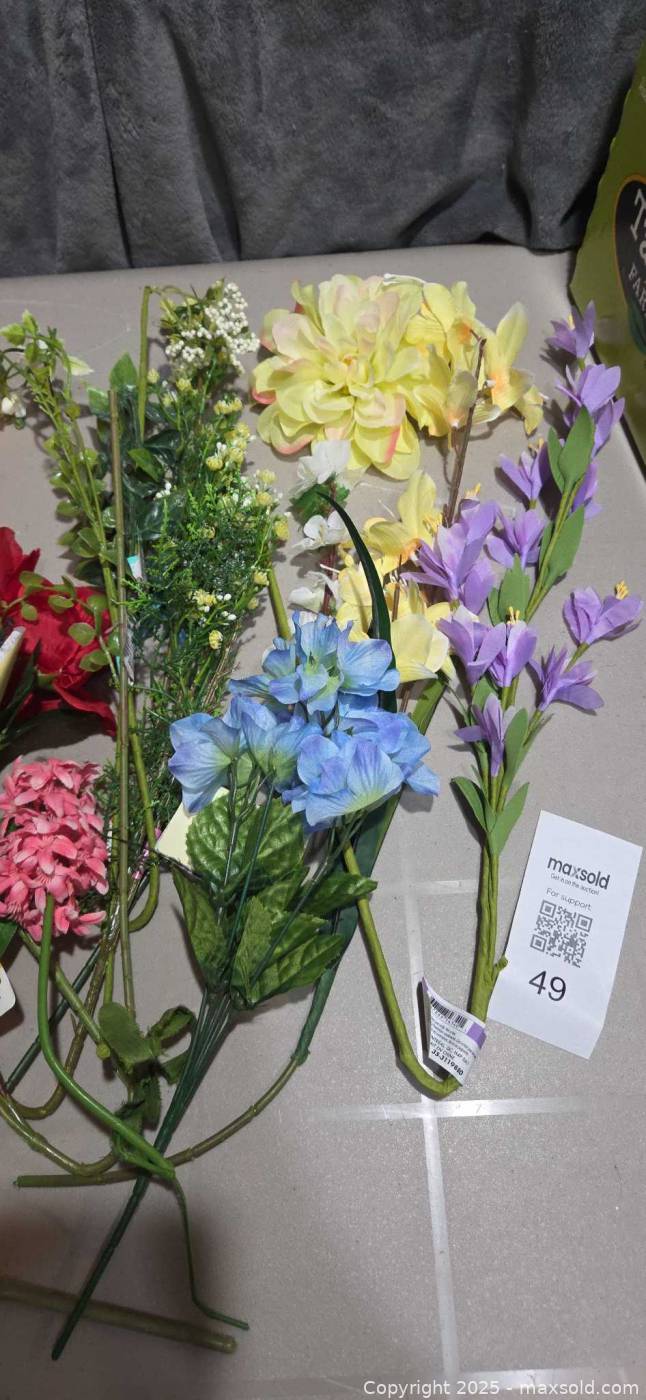 Assorted artificial flower stems | Maxsold