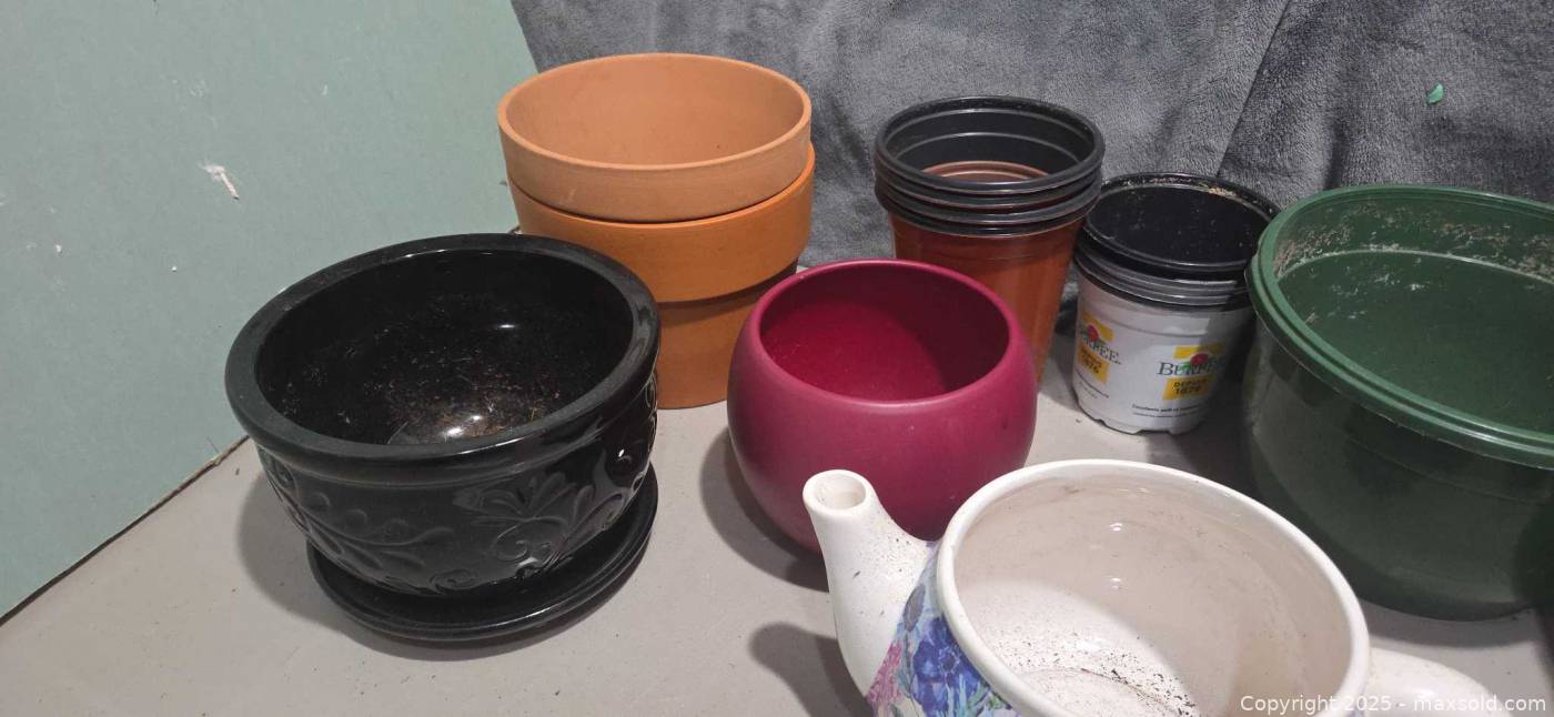 Assorted plant pots, edging and twine | Maxsold