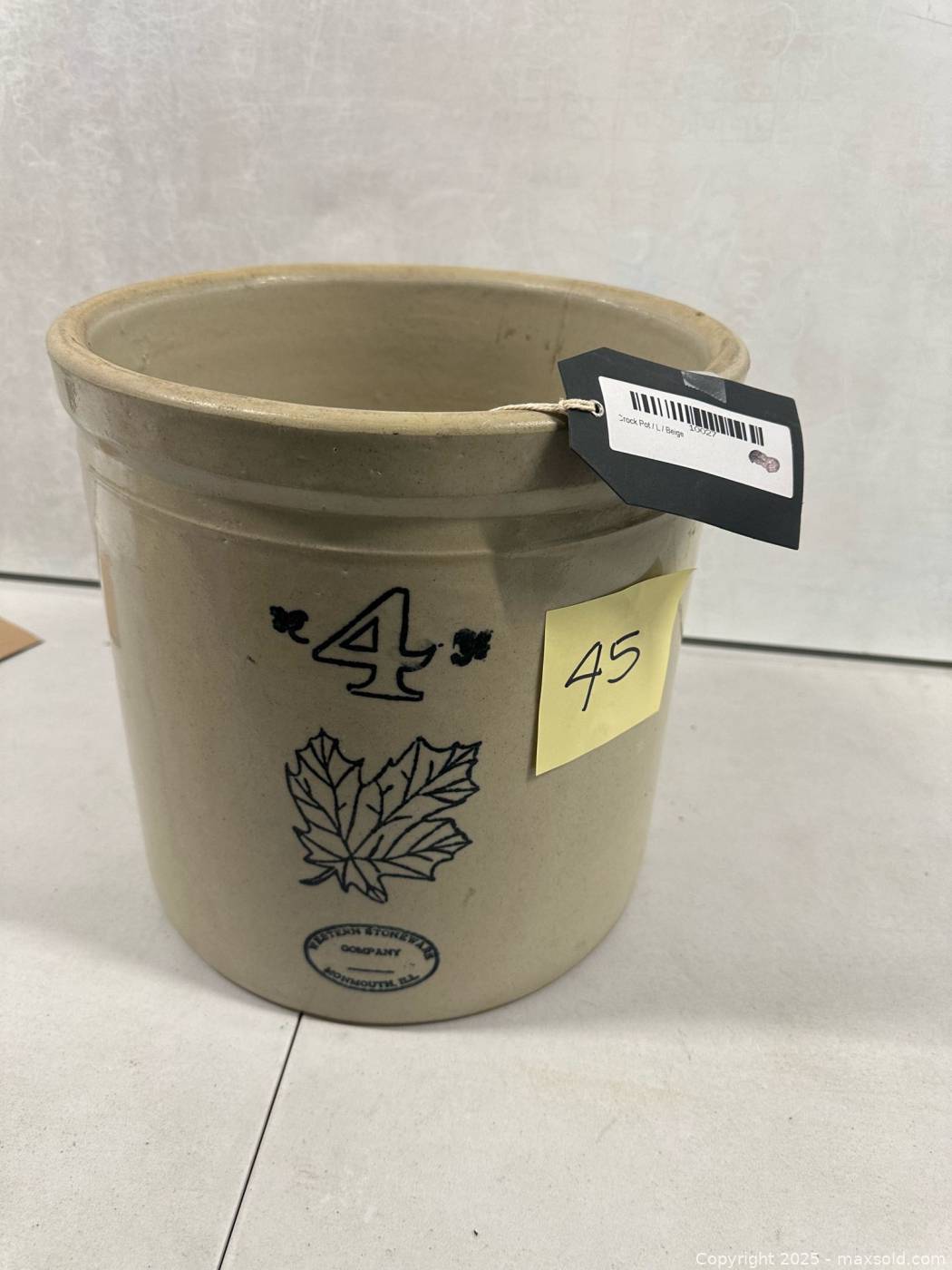 Vintage 4-gallon beige stoneware crock | Maxsold