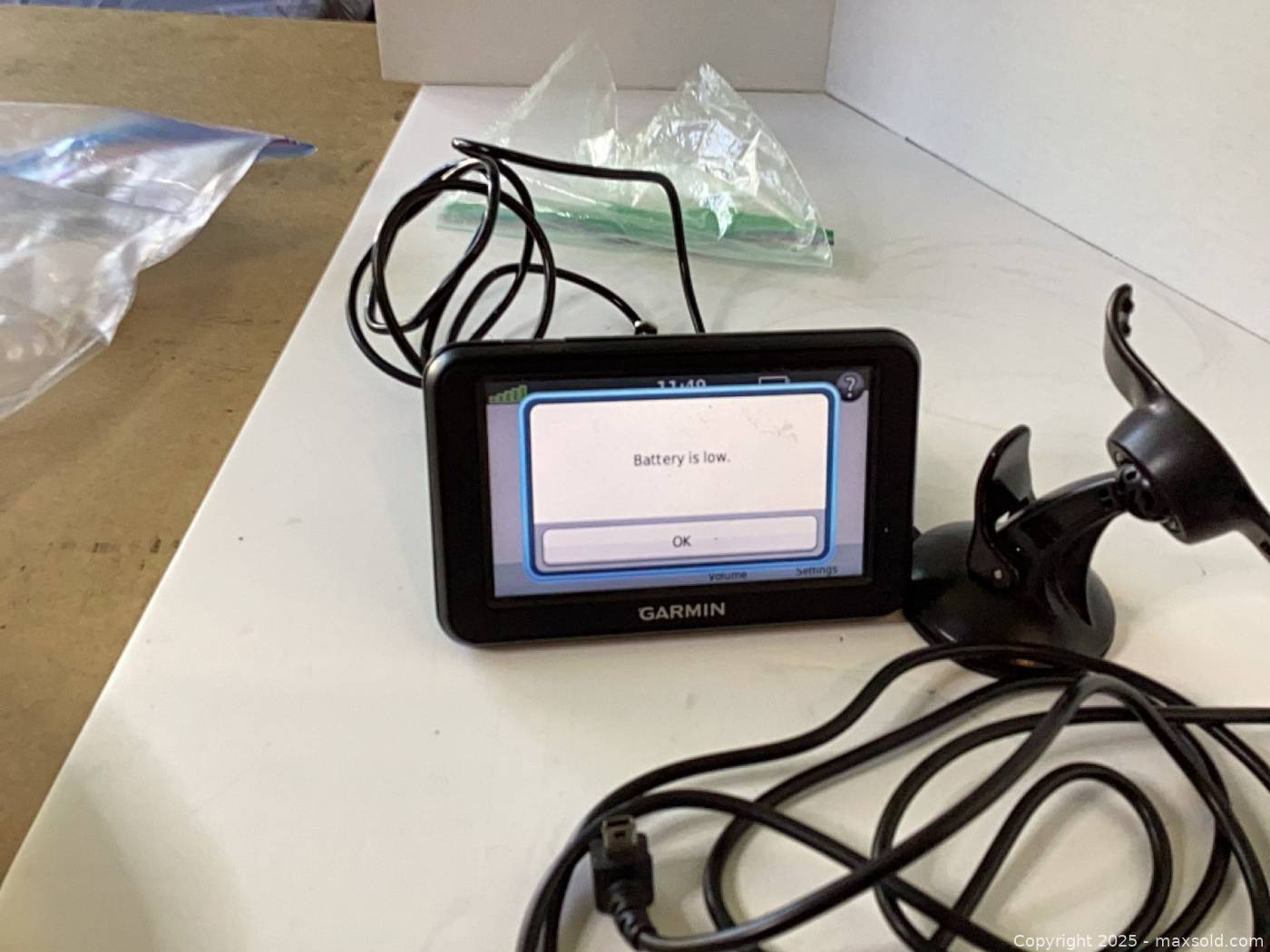 Garmin portable GPS with mount & charger | Maxsold