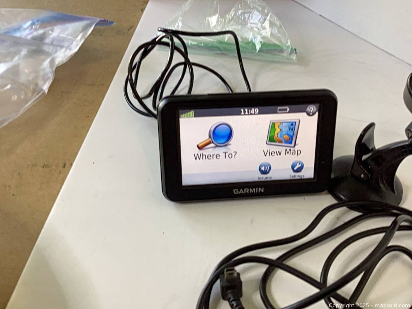 Garmin portable GPS with mount & charger | Maxsold