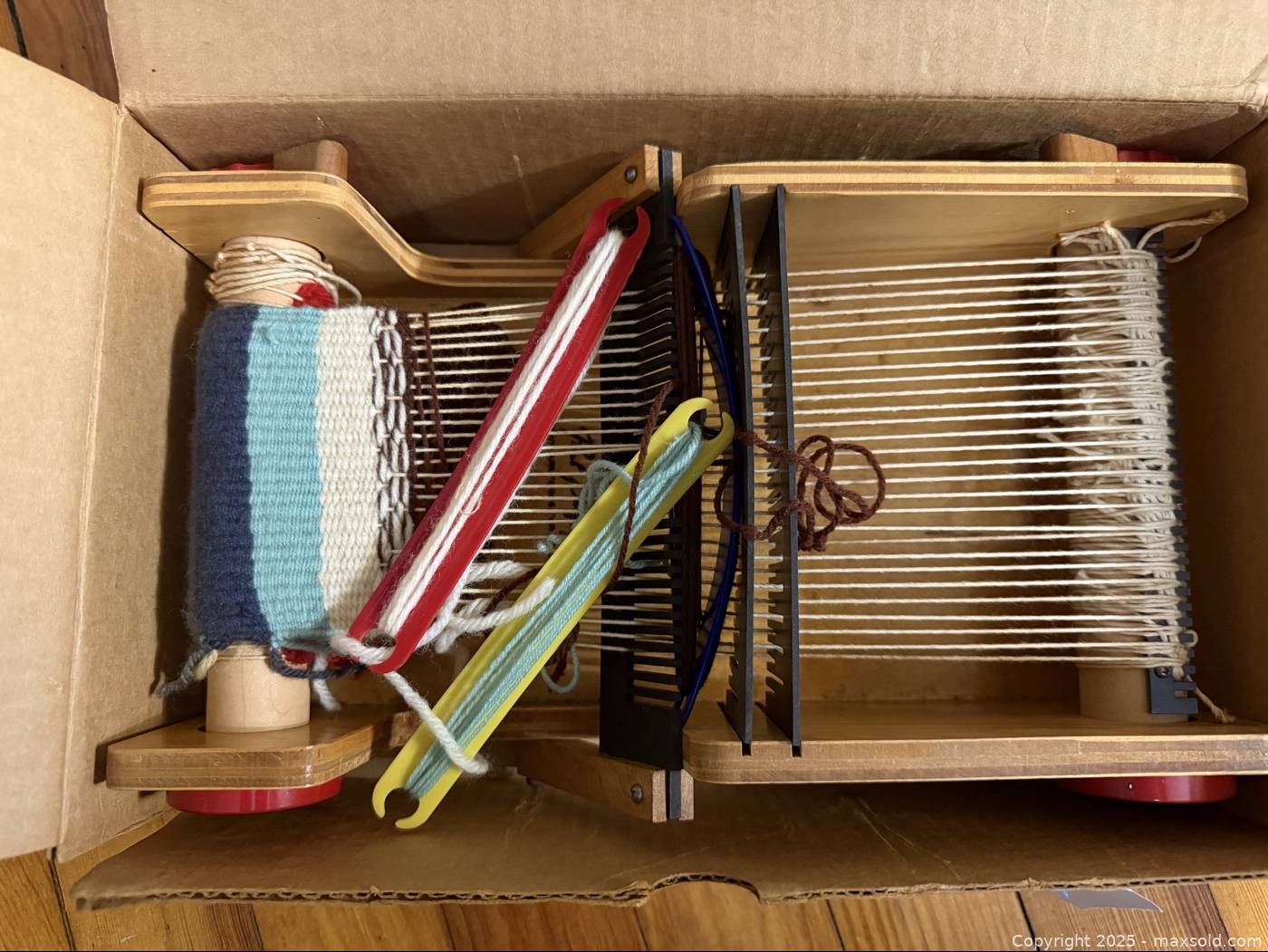 Bonhop wooden tabletop loom with manual | Maxsold