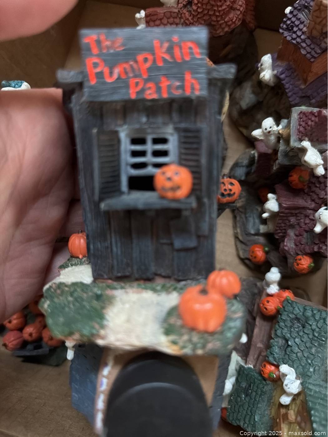 Halloween village resin buildings set | Maxsold
