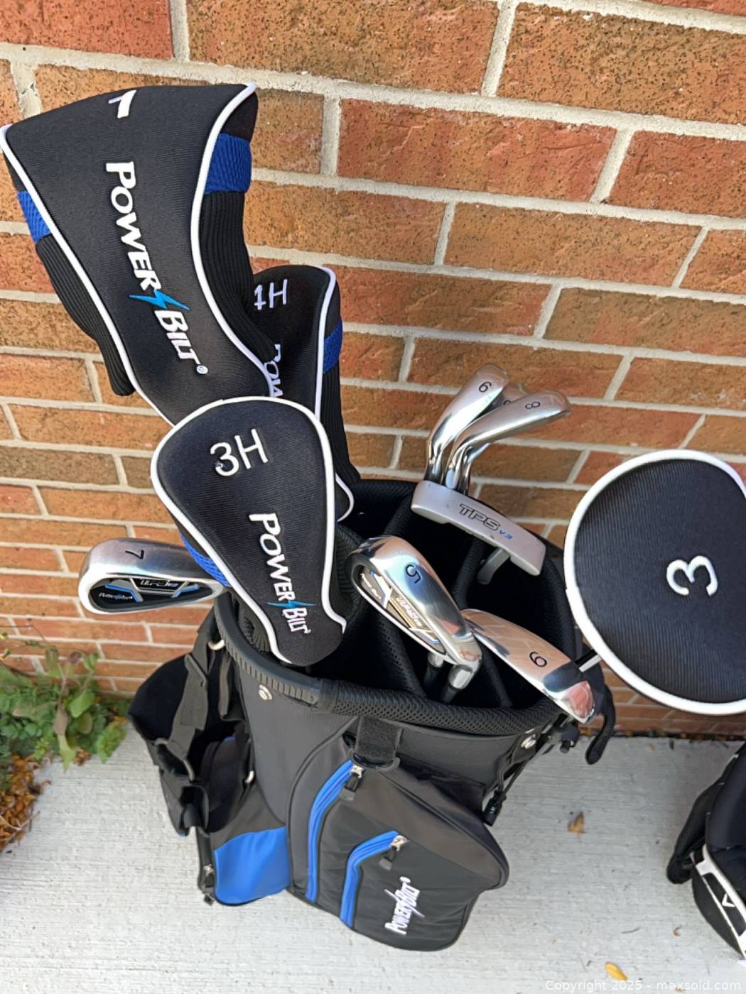PowerBilt golf bag with mixed clubs | Maxsold