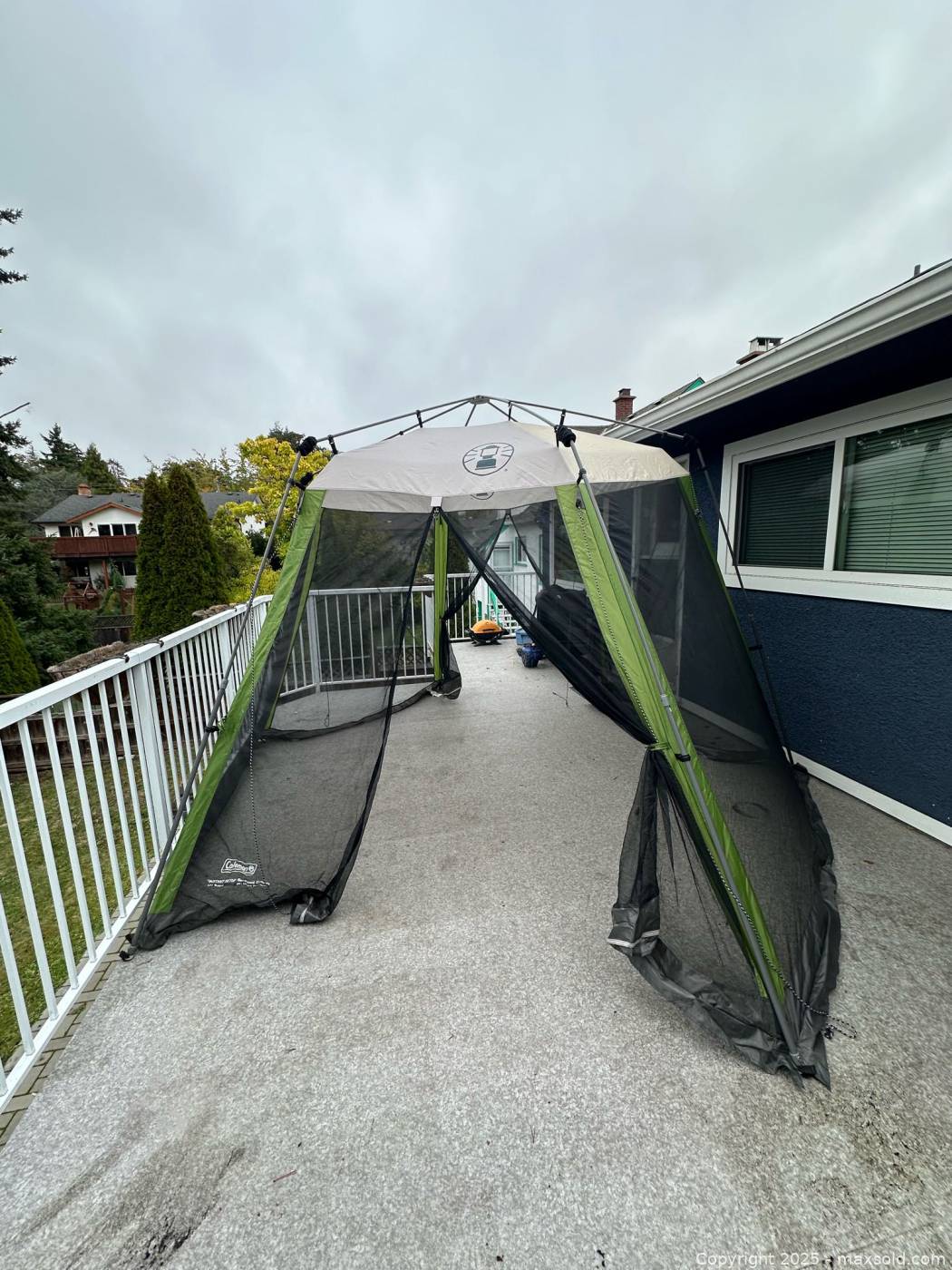 Coleman 16x13 Instant Screen Shelter | Maxsold