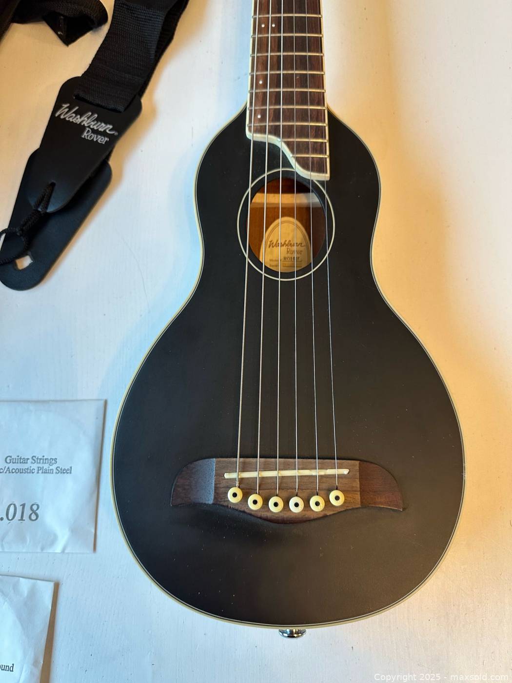 Washburn Rover travel acoustic guitar with case, strap, spare strings ...