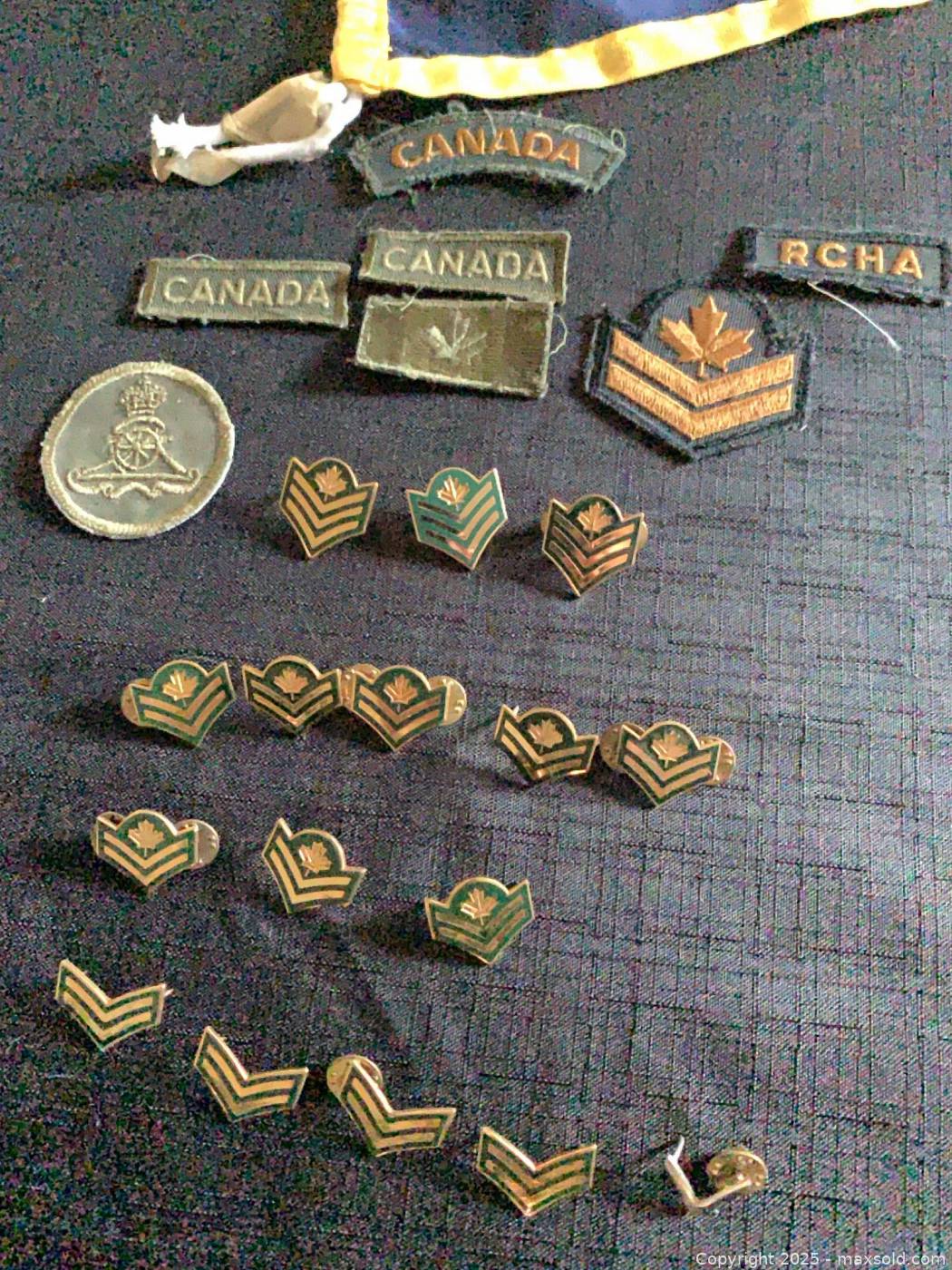 Lot Canadian Military Insignia Badges Buckles Pennants | Maxsold