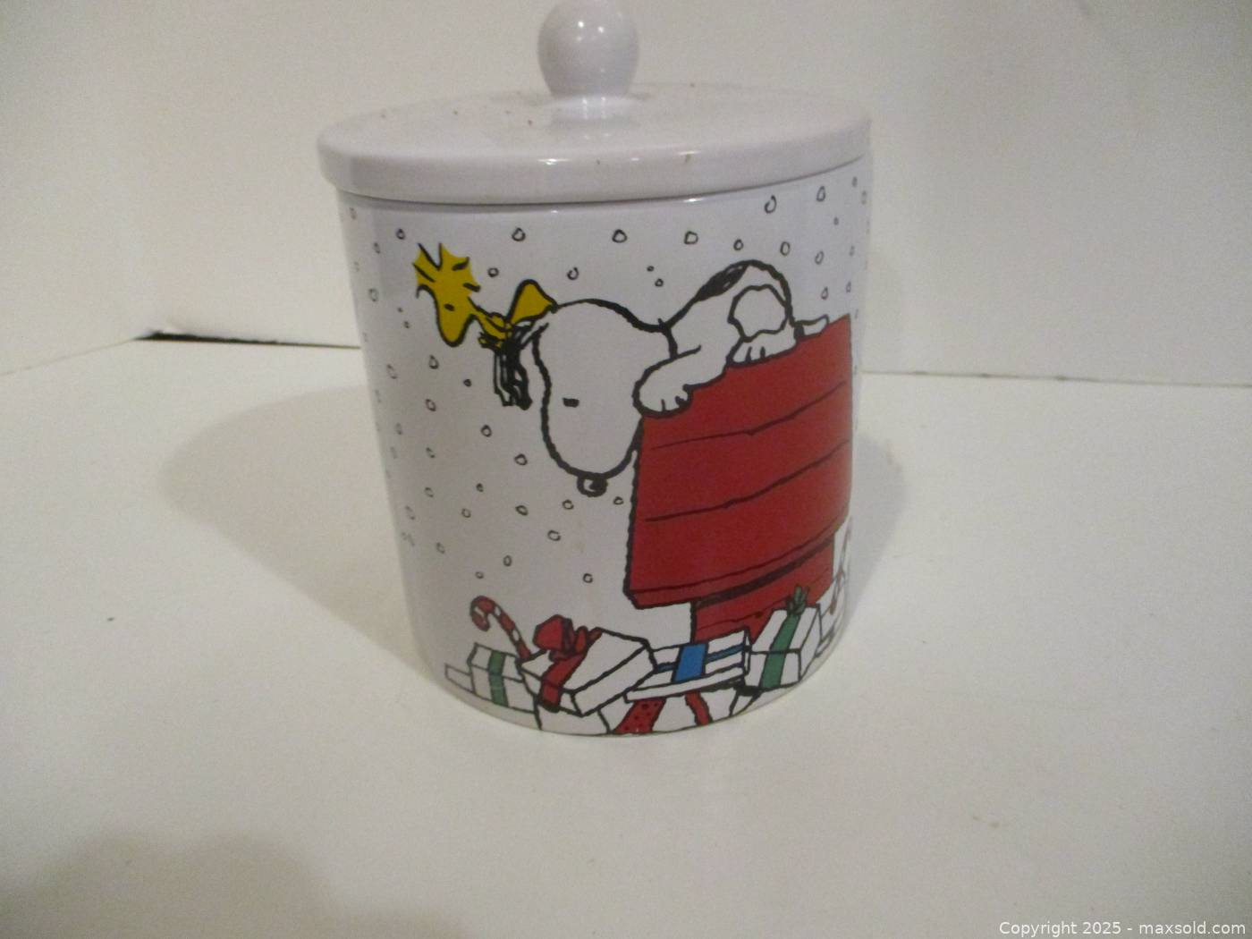 Peanuts Snoopy ceramic cookie jar 7 in | Maxsold