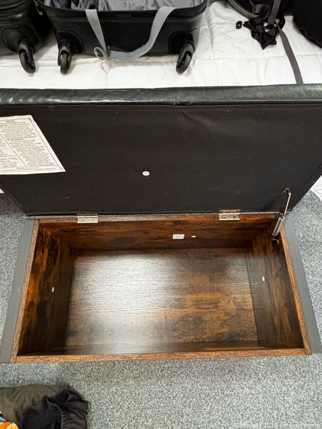 Upholstered storage bench with lift-top | Maxsold