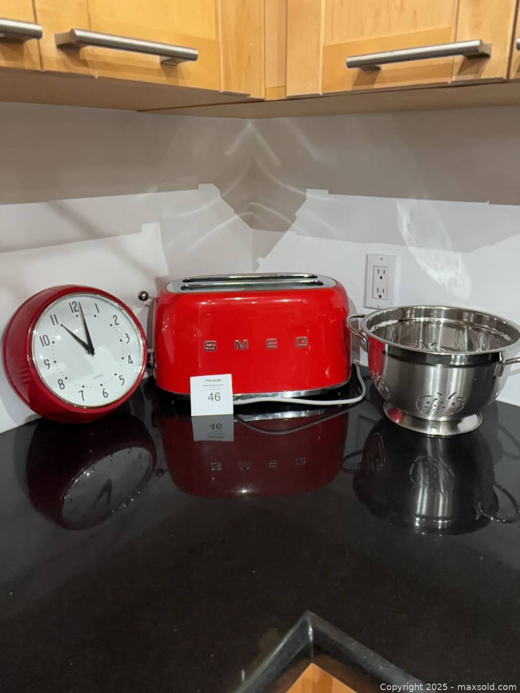 Smeg toaster, red wall clock, stainless colander | Maxsold