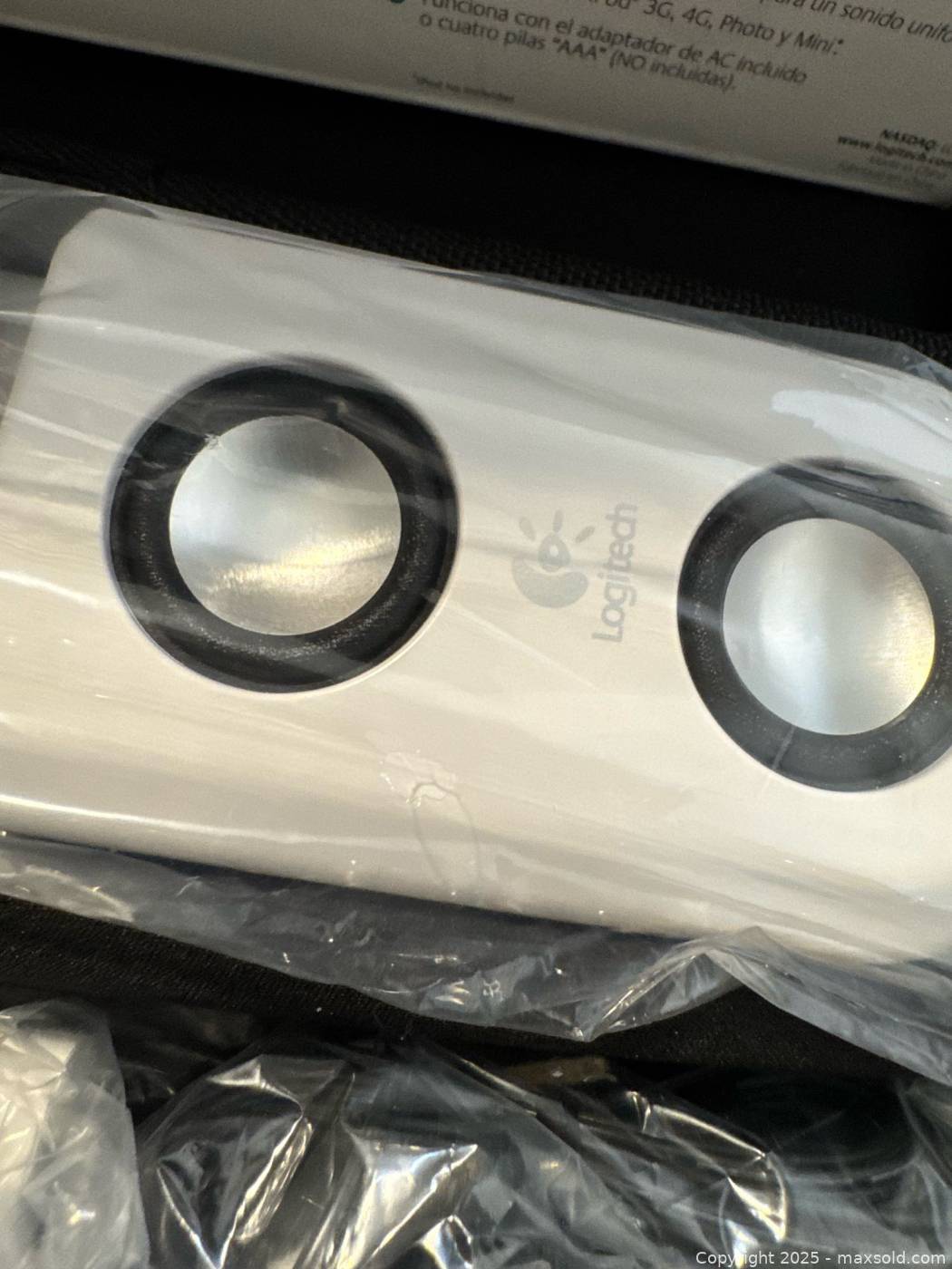 Logitech mm22 portable speaker set | Maxsold